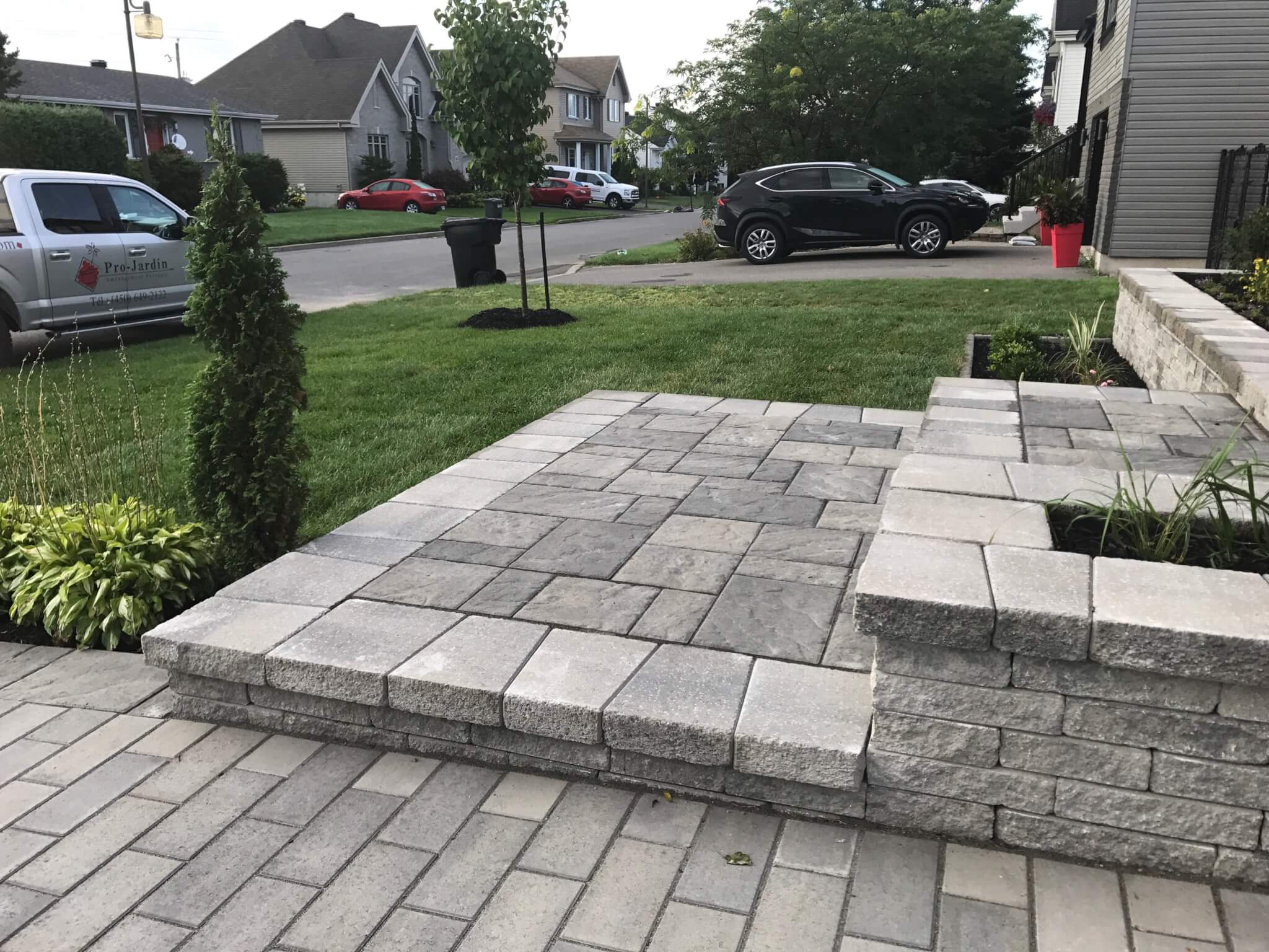 entrée de maison paysagement pro-jardin pavé-uni gazon - Paysagiste Pro ...